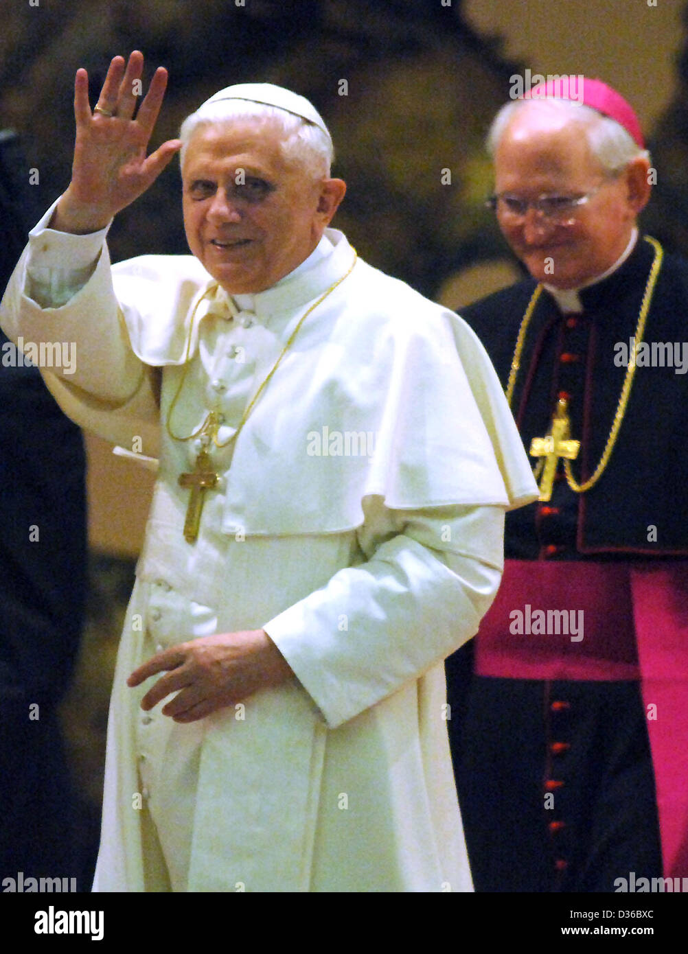 (dpa) - Pope Benedict XVI (L) gestures and smiles as he greets several ...