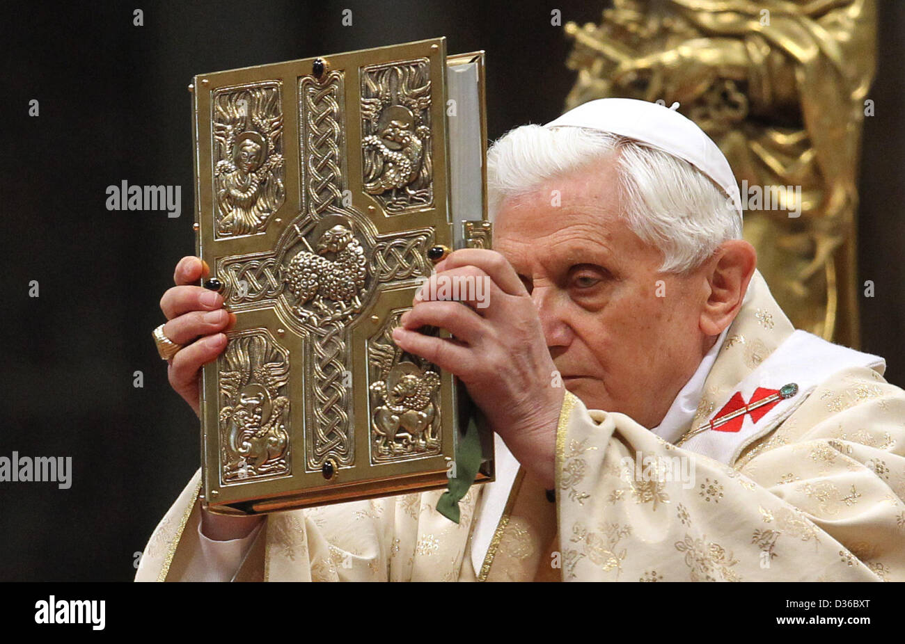 Pope Benedit XVI. holds a bible during a mass in St. Peter's basilica ...