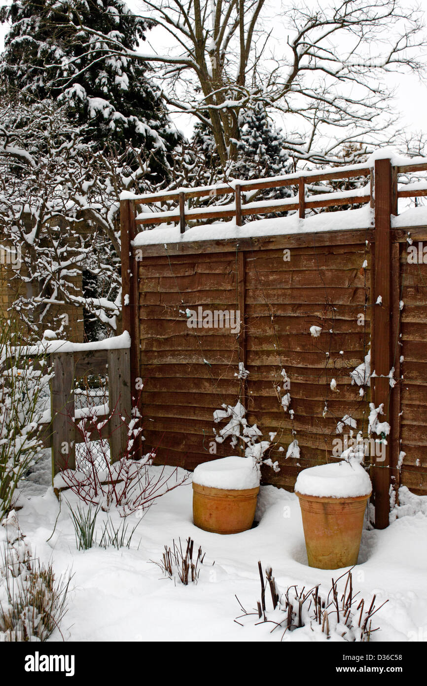 Frosted garden fence hi-res stock photography and images - Alamy