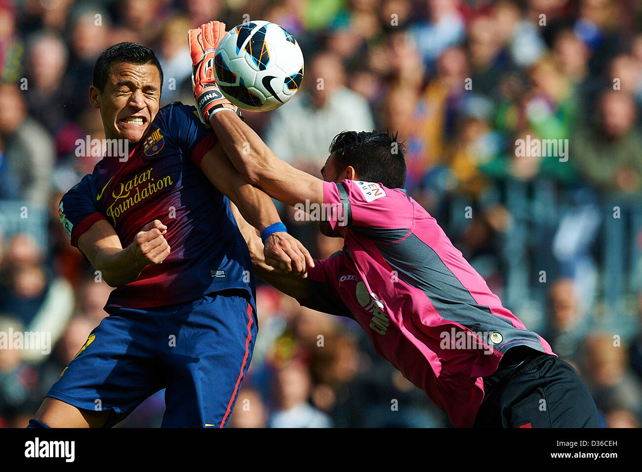 Alexis Sanchez (FC Barcelona) duels for the ball against Codina (Getafe ...