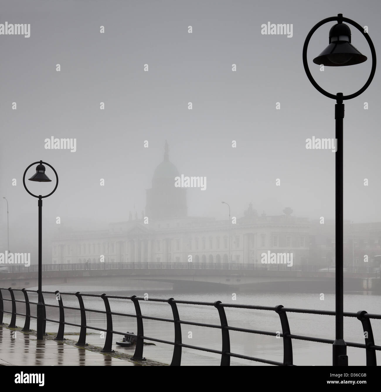 A view of Custom house in the fog Stock Photo - Alamy