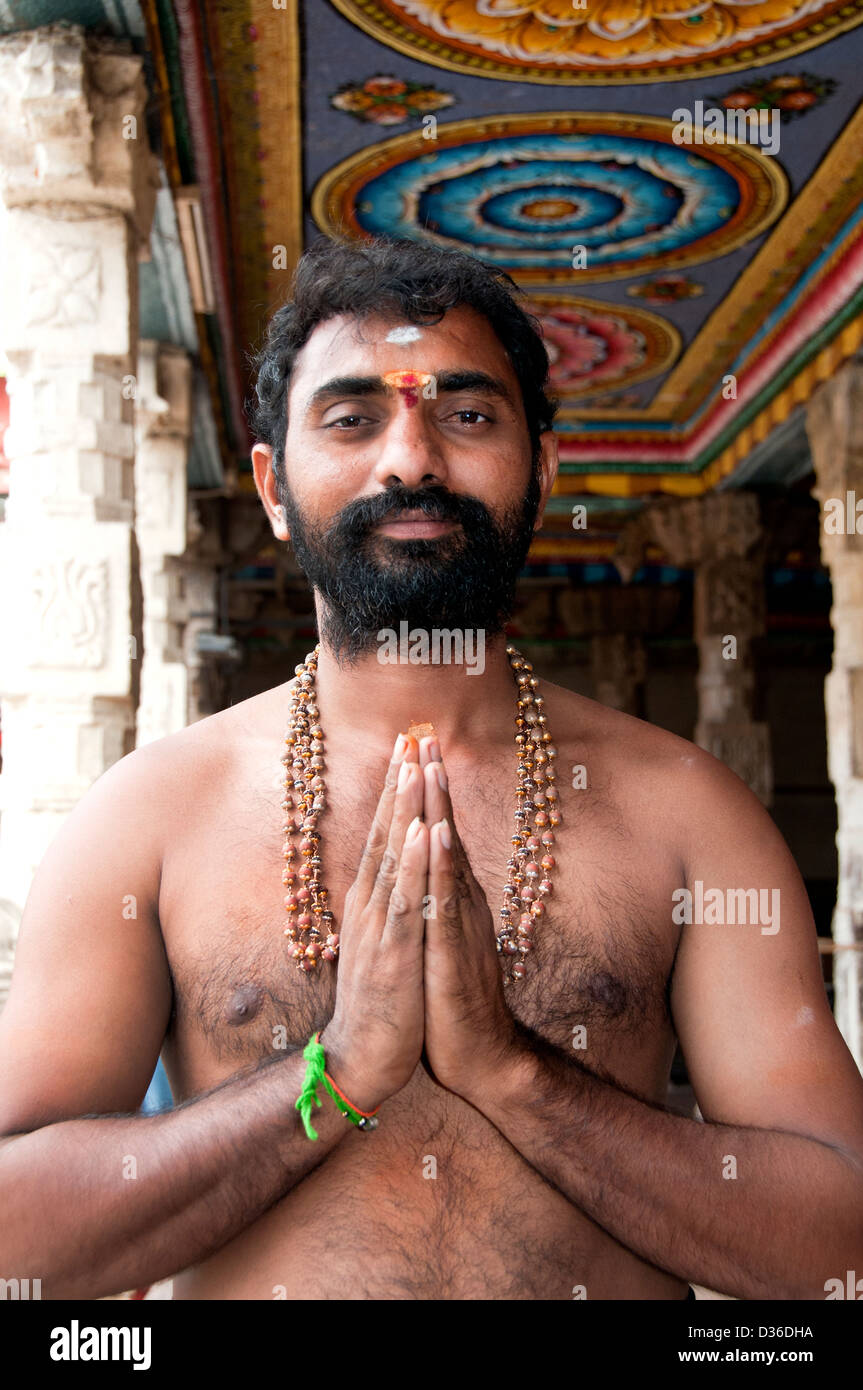 Pilgrim Sri Meenakshi Amman Temple Hindu ( dedicated to Parvati ...