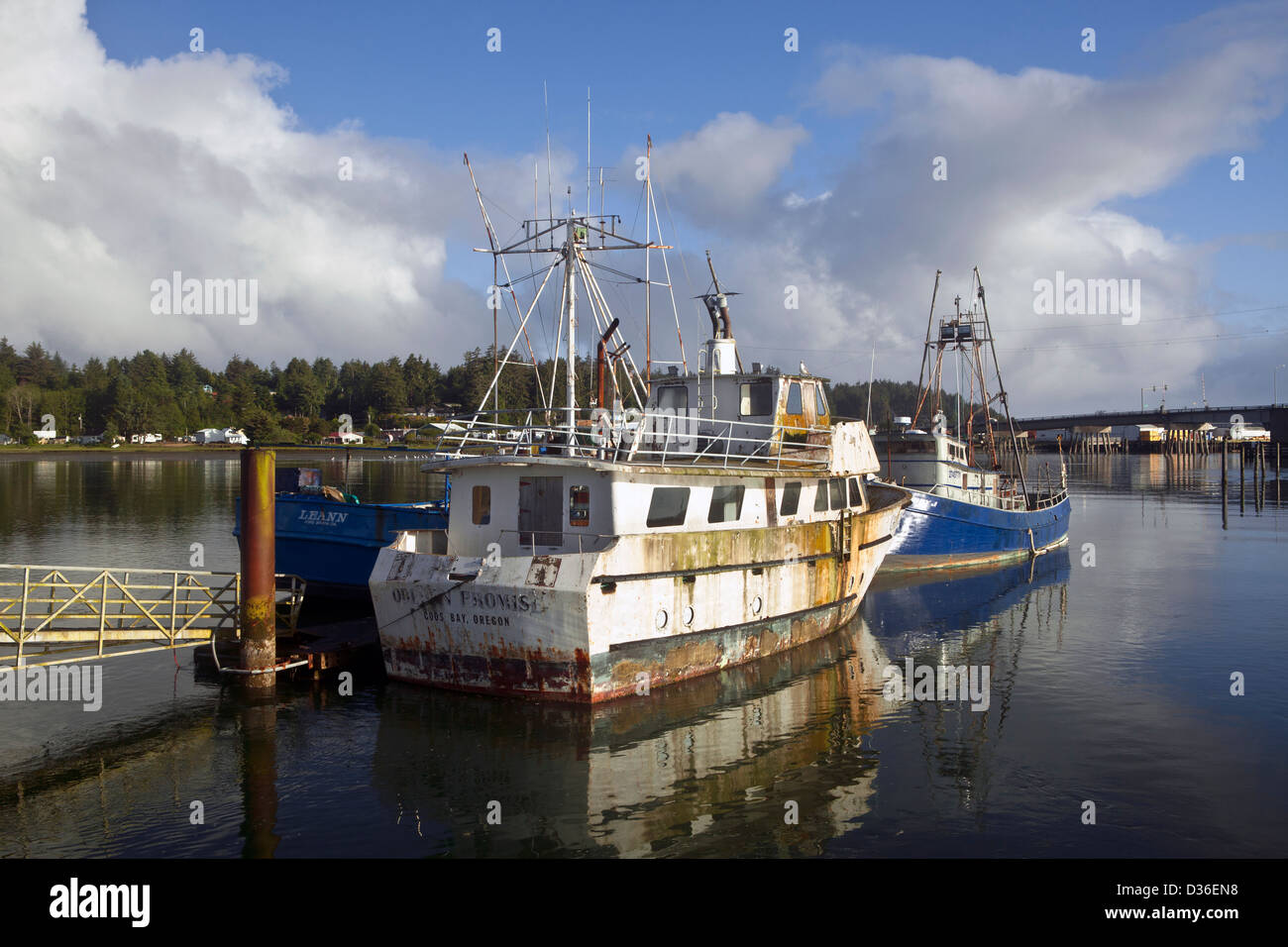 OR00985-00...OREGON - Boats docked in the South Slough of Coos Bay in ...