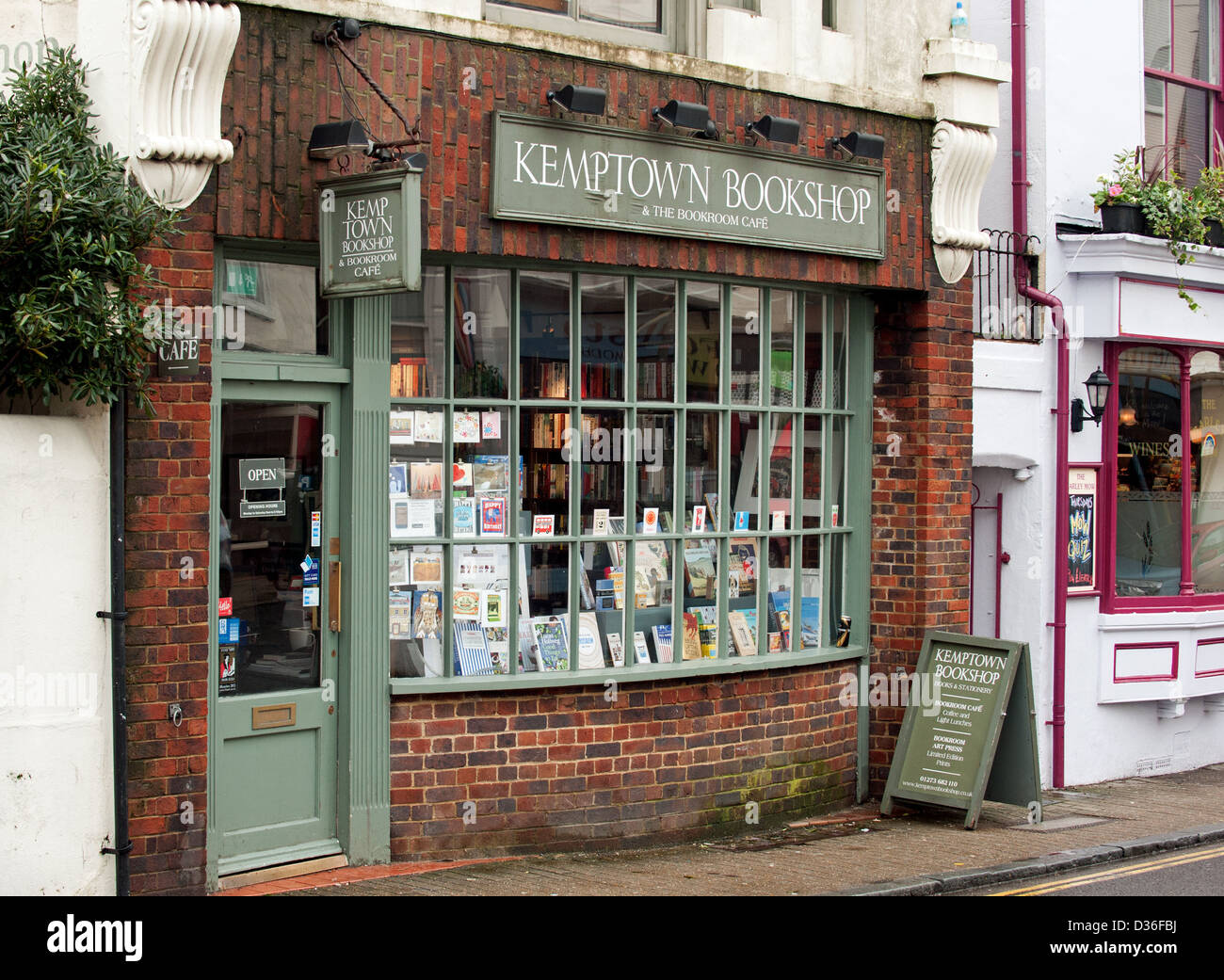 Old bookshop exterior hi-res stock photography and images - Alamy