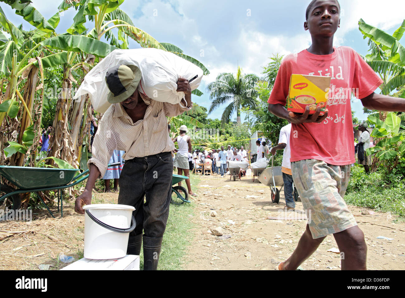 Relief goods distribution hi-res stock photography and images - Alamy