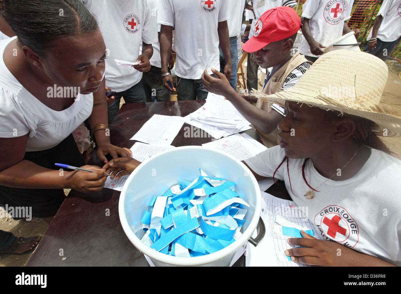 Croix rouge logo hi-res stock photography and images - Alamy