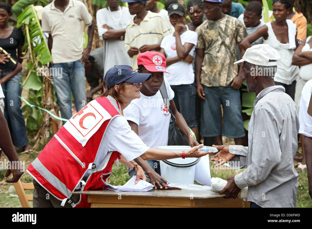 Croix rouge logo hi-res stock photography and images - Alamy