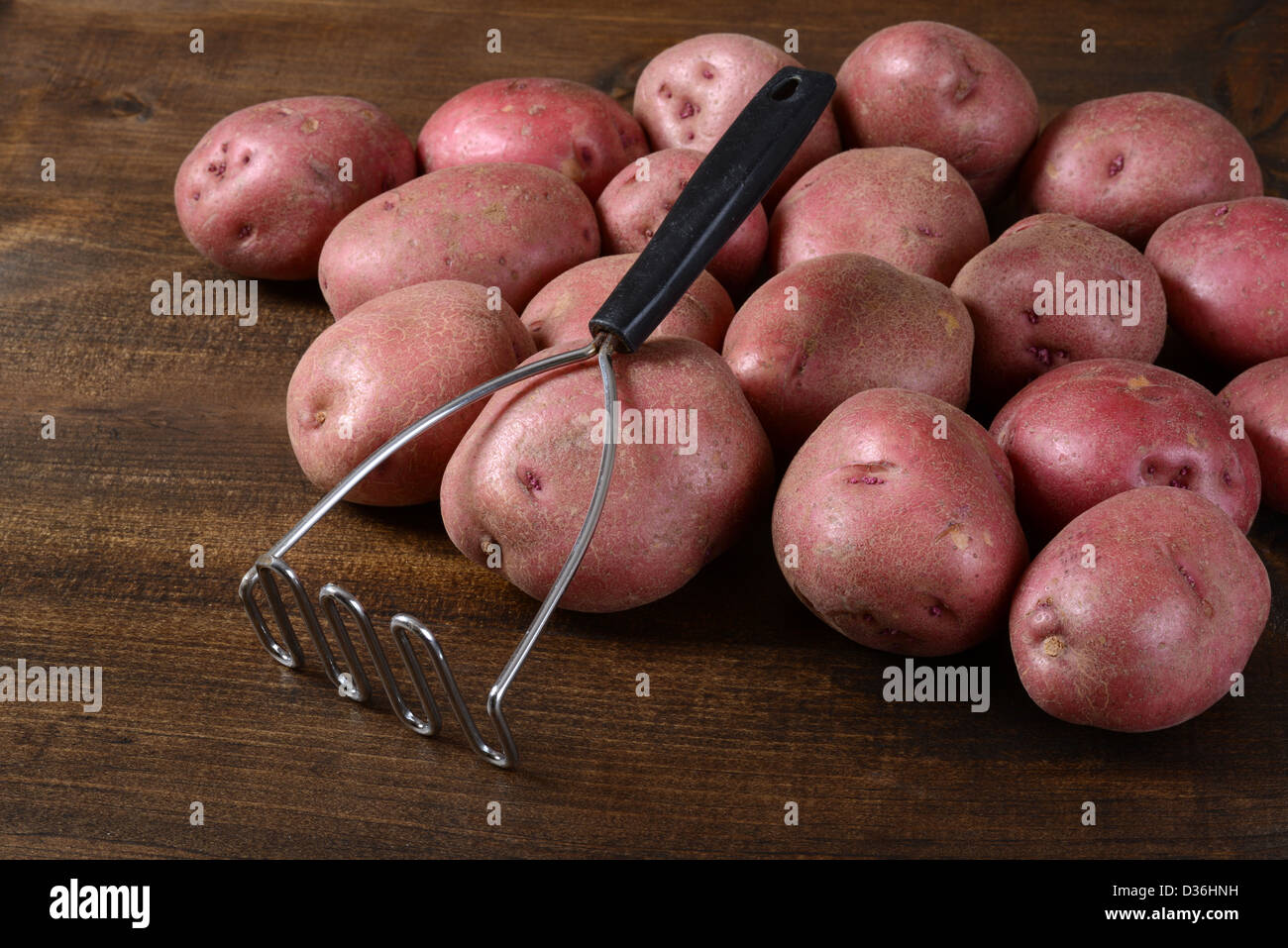 old potato masher with red potatoes Stock Photo - Alamy