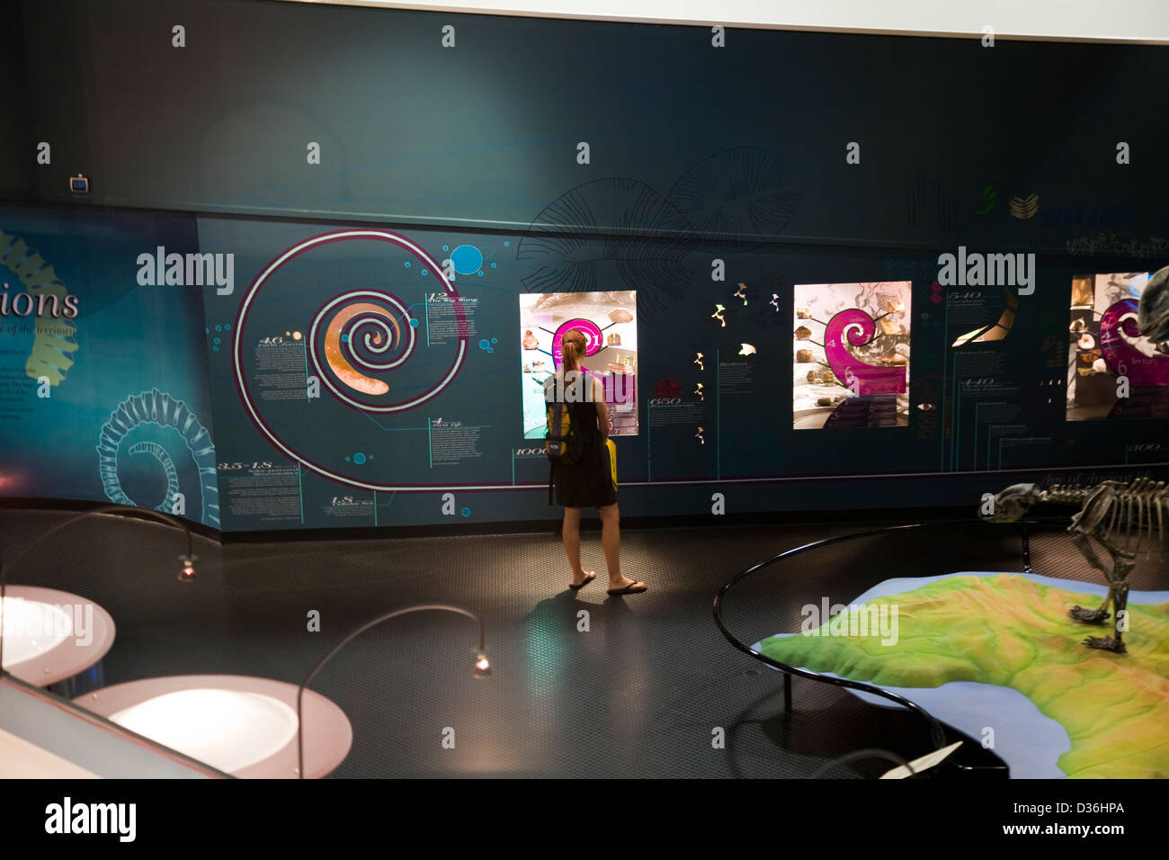 Aboriginal art australia museum hi-res stock photography and images - Alamy