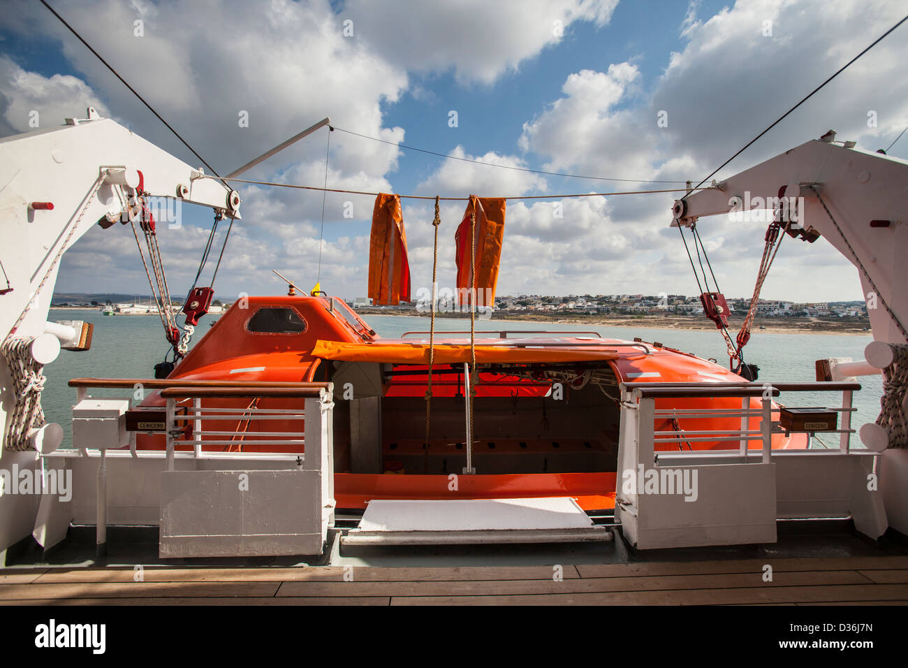 Cruise ship lifeboat hi-res stock photography and images - Alamy