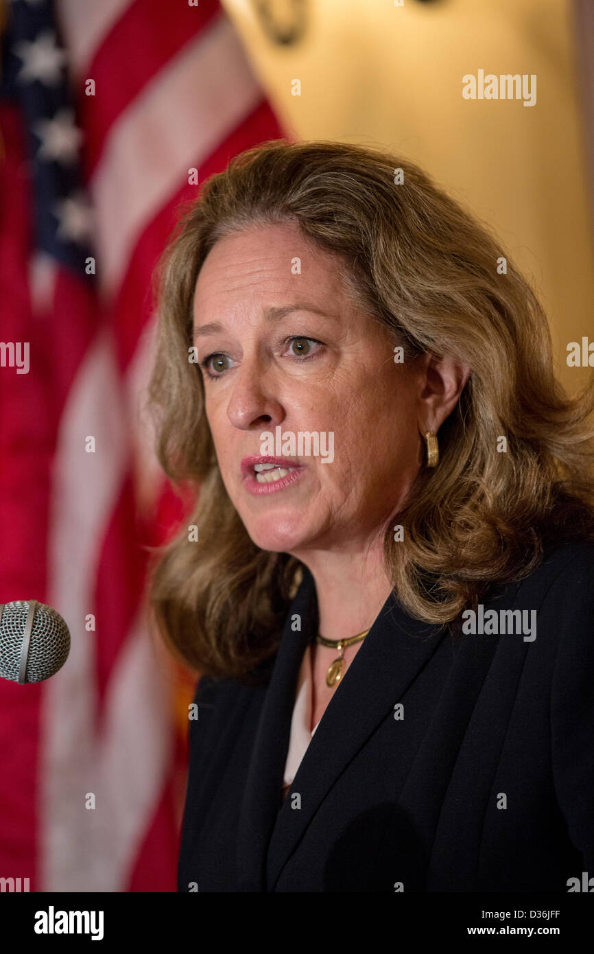 Elizabeth Colbert Busch, sister of comedian Stephen Colbert, shakes ...