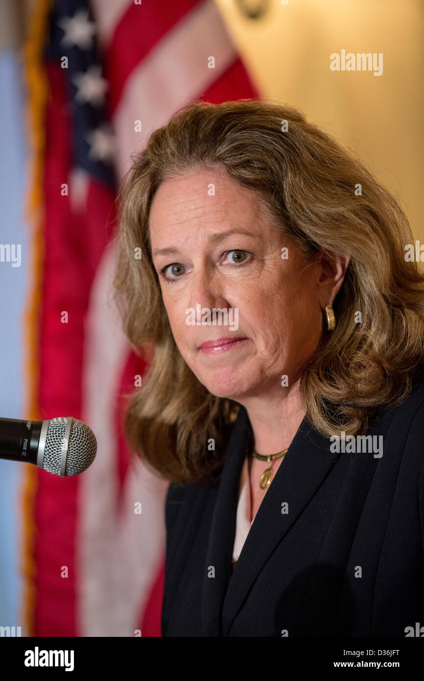 Elizabeth Colbert Busch, sister of comedian Stephen Colbert, shakes ...