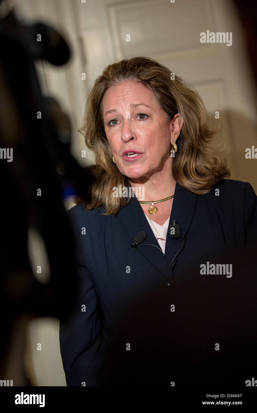 Elizabeth Colbert Busch, sister of comedian Stephen Colbert, shakes ...