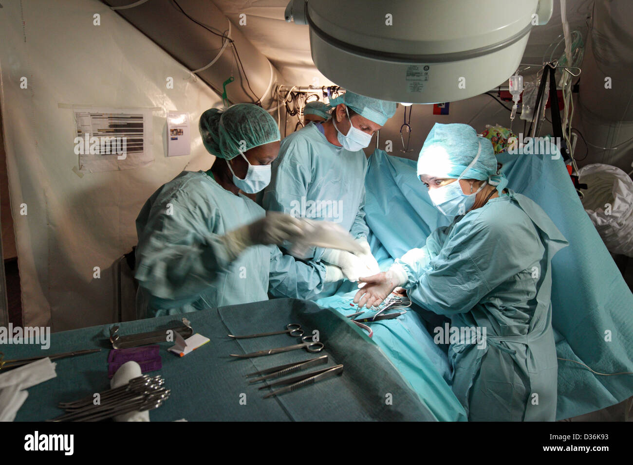 Carrefour, Haiti, at a doctors surgery in the operating tent Stock ...