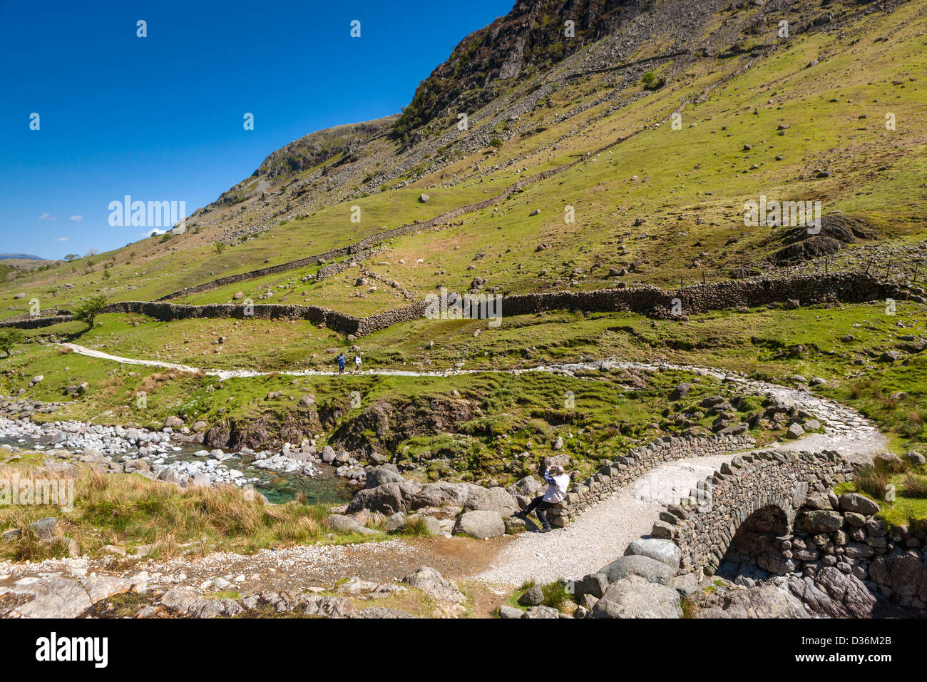 Stockley Bridge - old Packhorse Bridge in the Borrowdale Valley, Lake ...