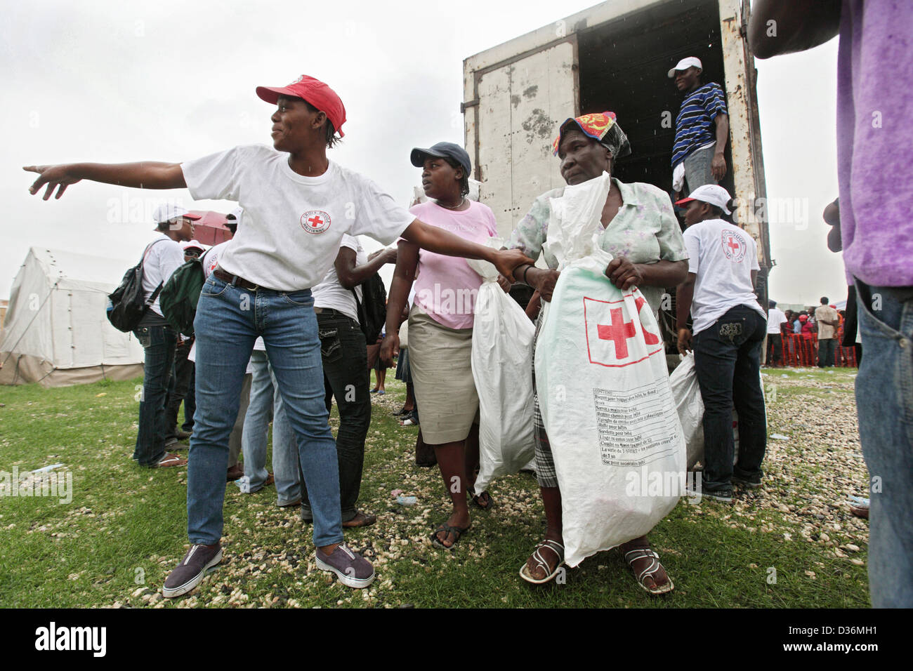 American red cross volunteers hi-res stock photography and images - Alamy