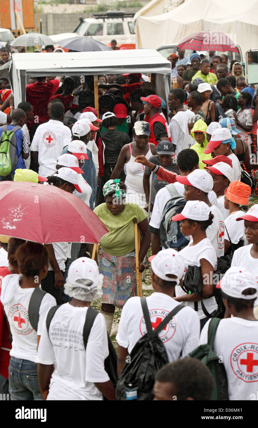 American red cross volunteers hi-res stock photography and images - Alamy