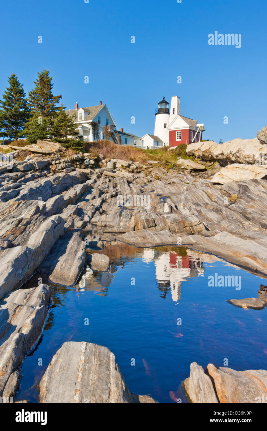 Lighthouse at Pemaquid lighthouse and fishermans museum Pemaquid point ...