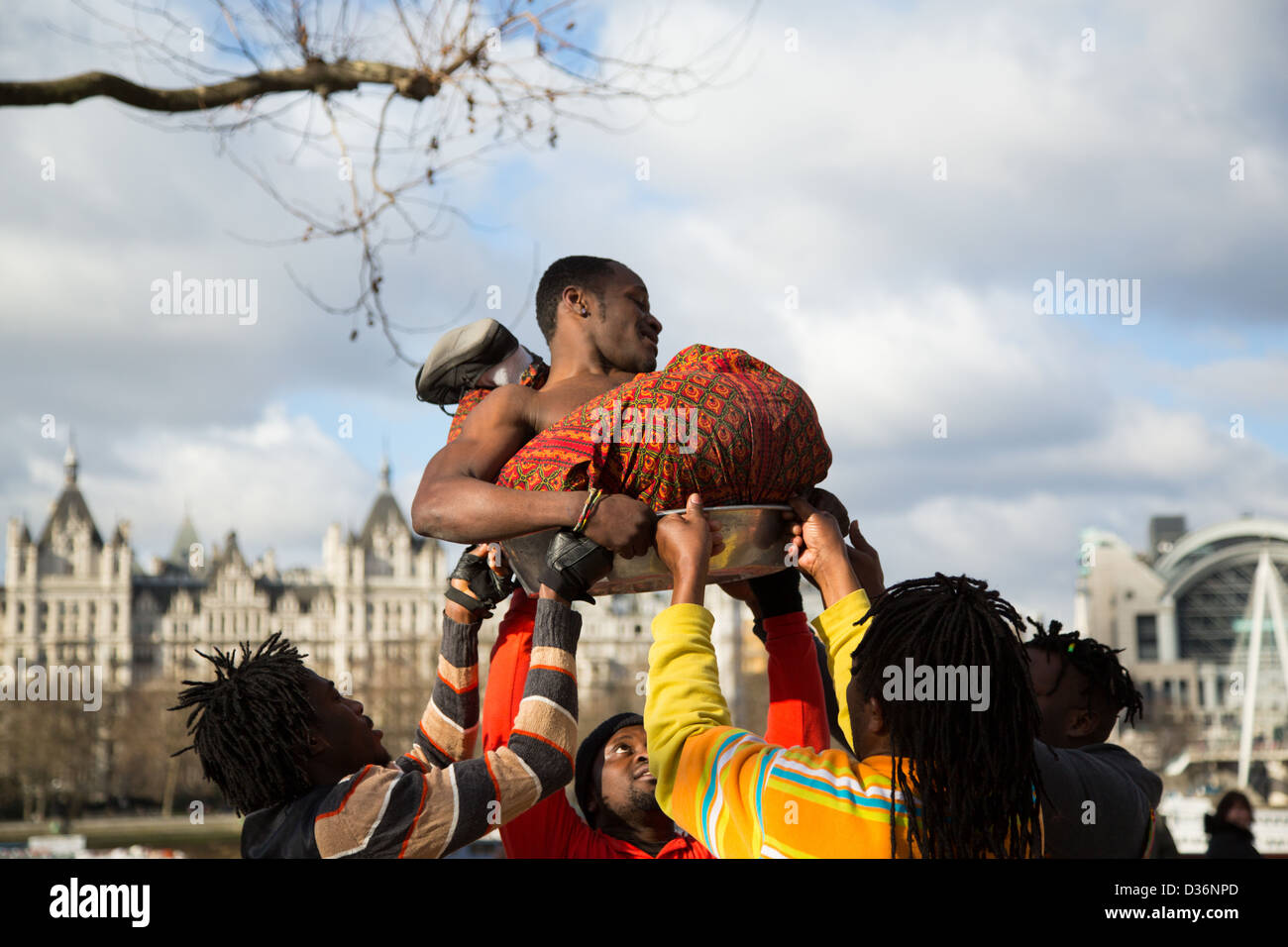 Street performers southbank london hi-res stock photography and images ...