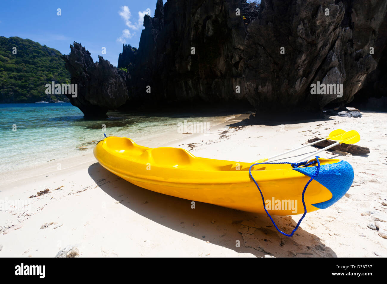 Yellow kayak at the beach Stock Photo - Alamy