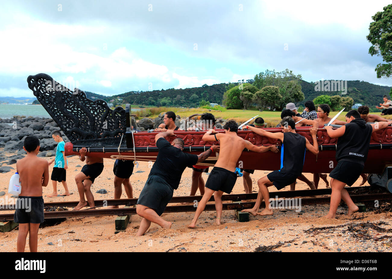 Maori waka hi-res stock photography and images - Alamy