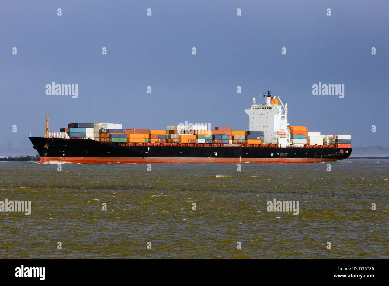 Heavy cargo ship hi-res stock photography and images - Alamy
