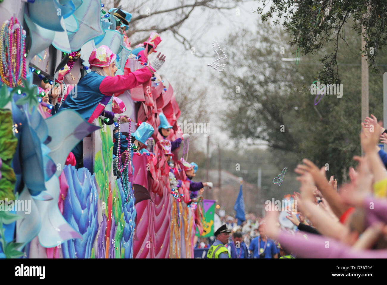Mardi gras new orleans float crowd hi-res stock photography and images ...