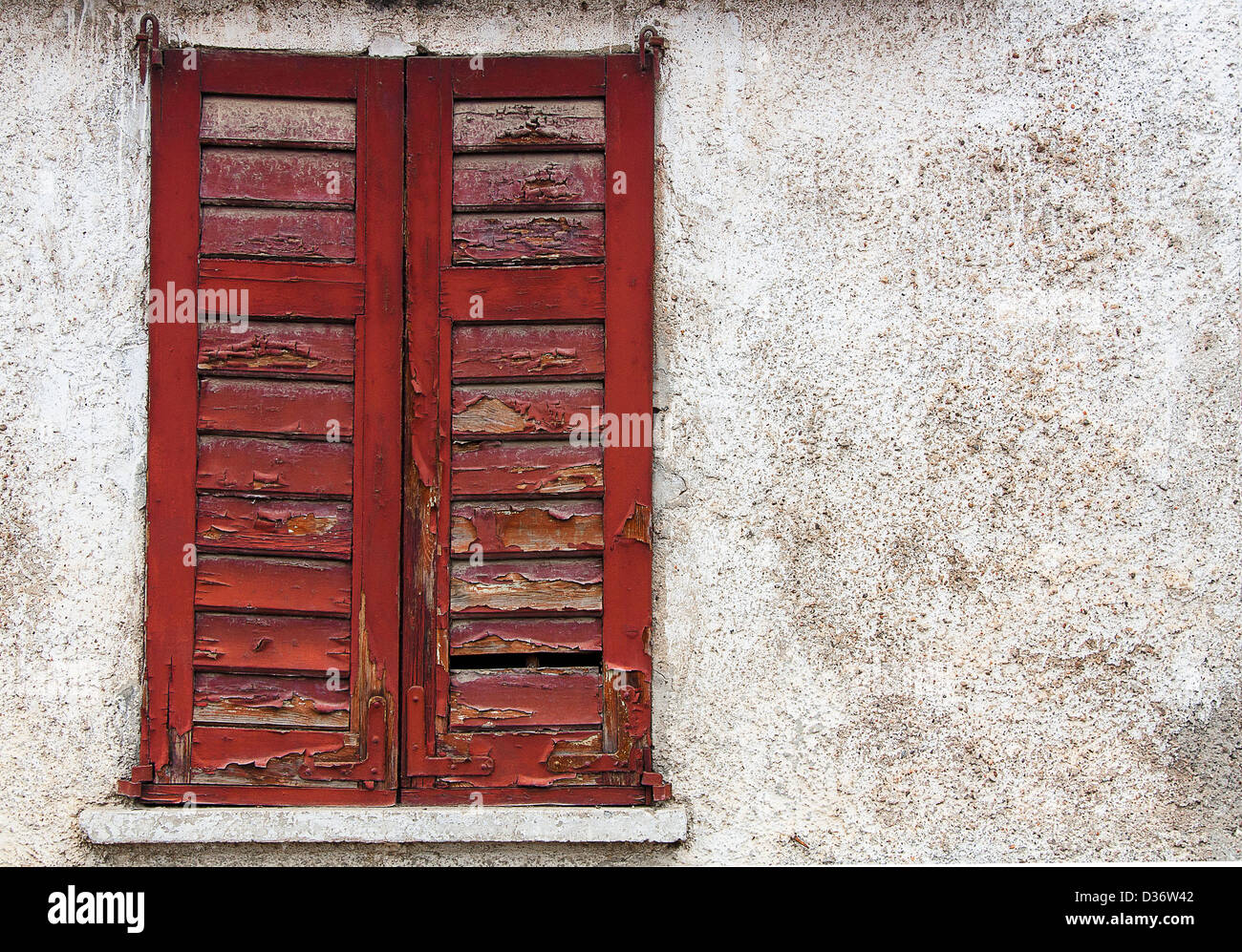 Isolated ancient red window Stock Photo - Alamy