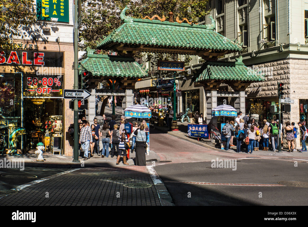 Chinatown dragon Gate Entrance in San Francisco California USA Stock ...