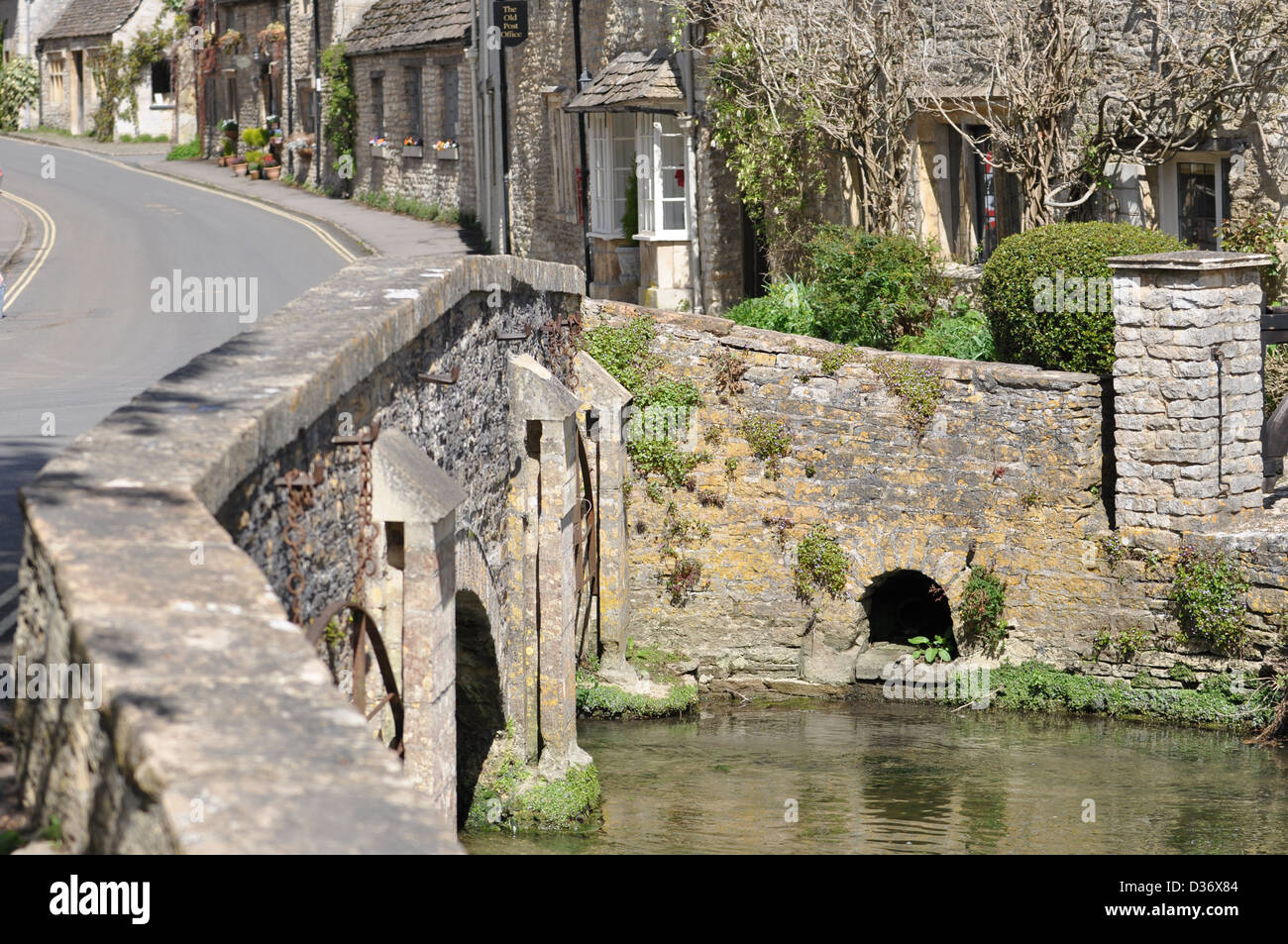 Castle Combe Bridge Cotswolds Stock Photo - Alamy