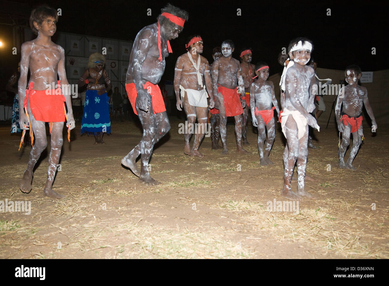 Aboriginal entertainers hi-res stock photography and images - Alamy