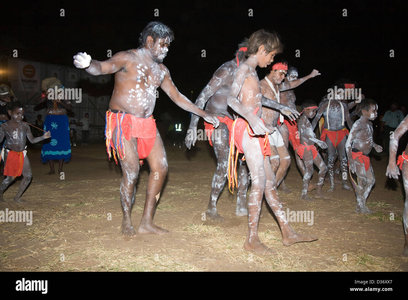 Aboriginal entertainers hi-res stock photography and images - Alamy