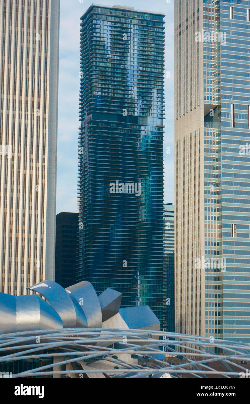"Aqua" skyscraper in Chicago, Illinois. Architect: Jeanne Gang. Roof of ...