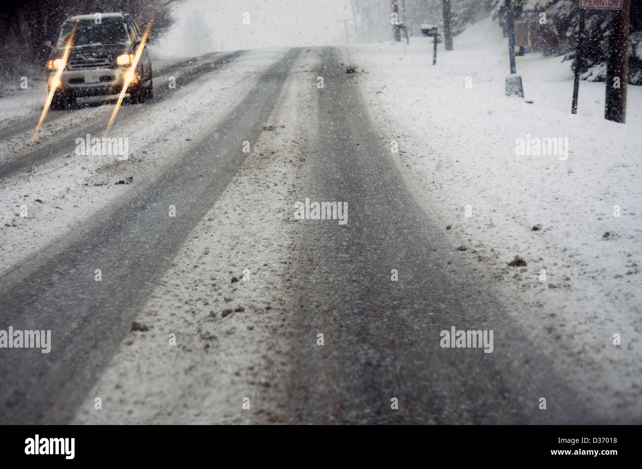 Driving in heavy snow blizzard usa hi-res stock photography and images ...