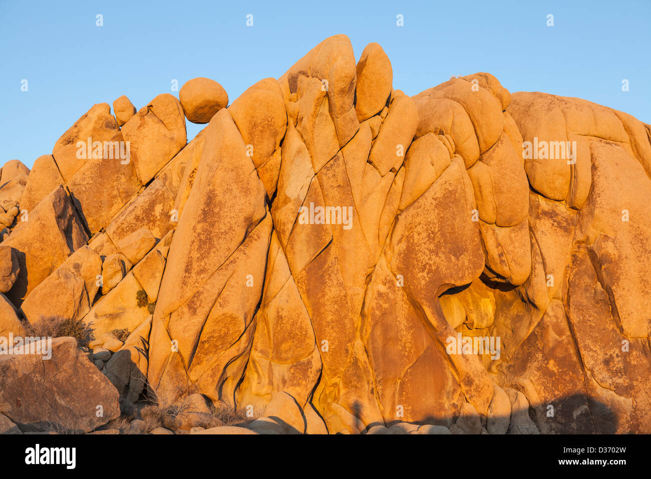 Jumbo Rocks at Joshua Tree National Park in California's Mojave Desert ...