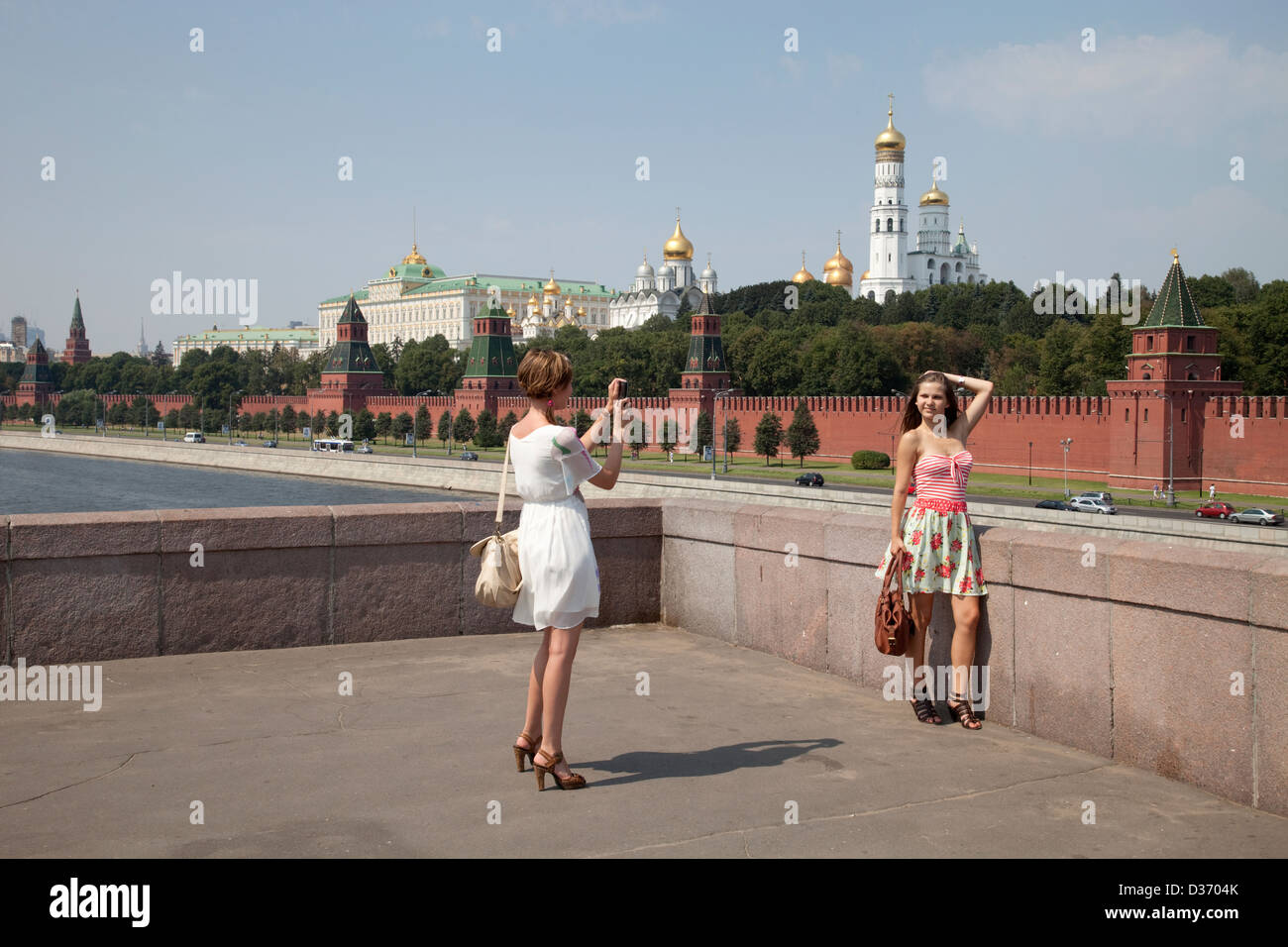 Moscow, Russia, tourists enjoy the view of the Kremlin Stock Photo - Alamy