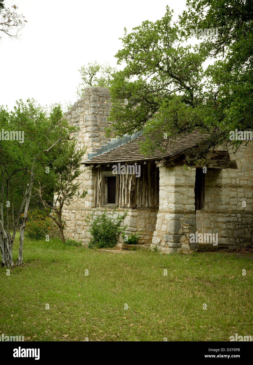 Early American Home Side View Stock Photo - Alamy