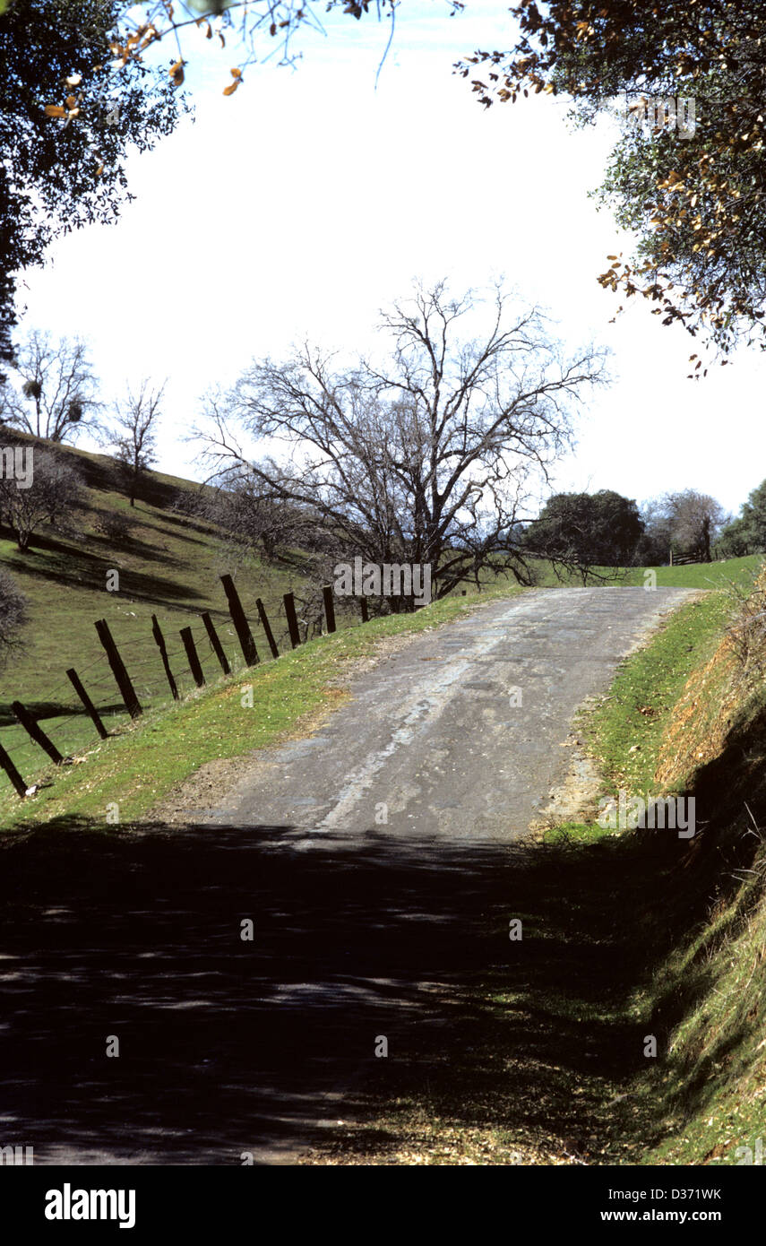 Old country road hi-res stock photography and images - Alamy