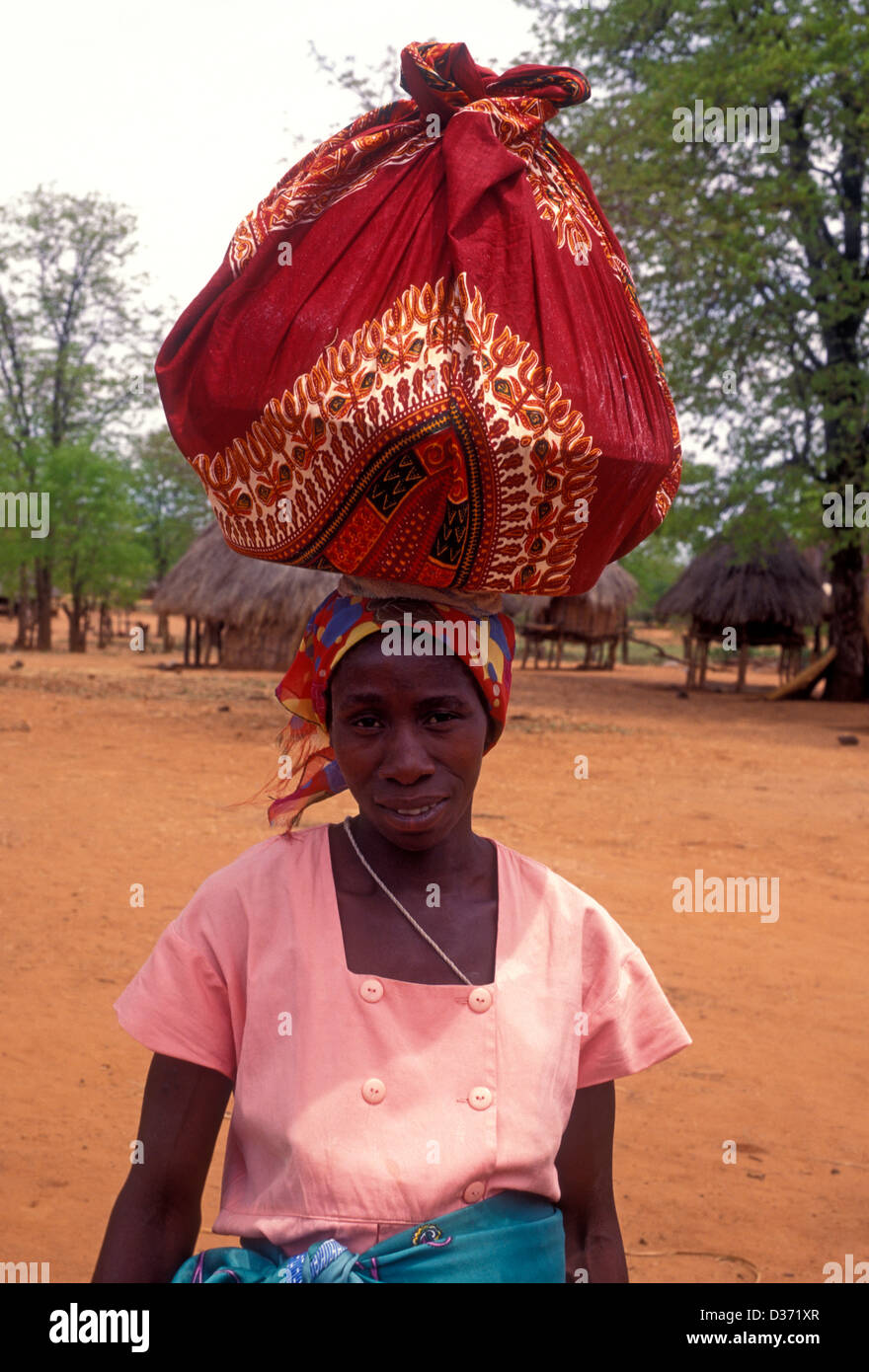 Zimbabwean, woman, adult woman, eye contact, head and shoulders Stock ...
