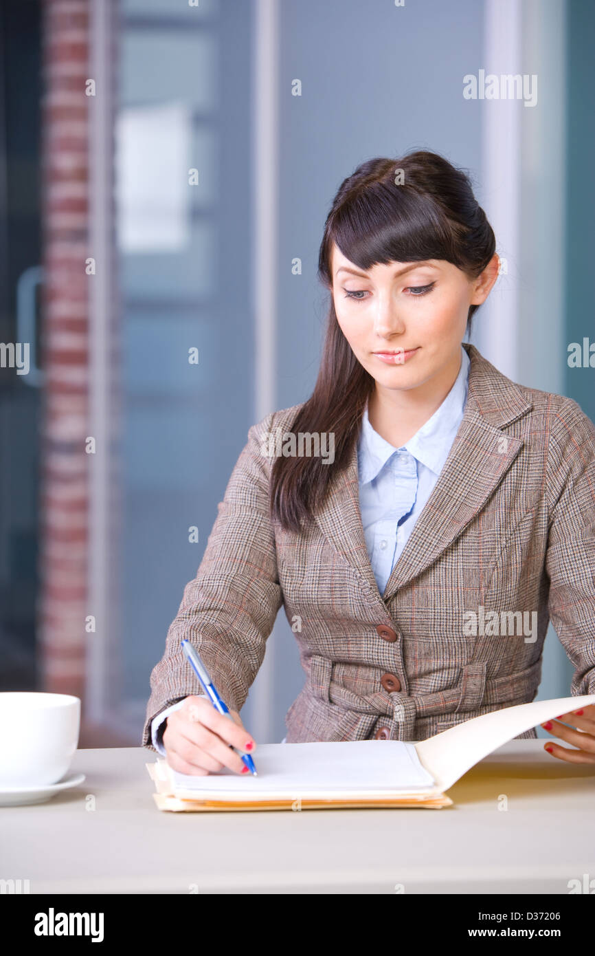 Lady signing documents hi-res stock photography and images - Alamy