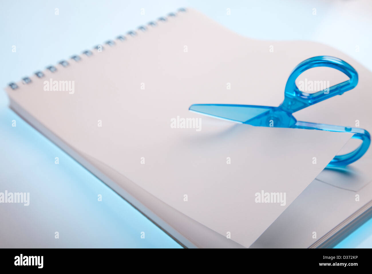 Scissors cutting paper Stock Photo - Alamy