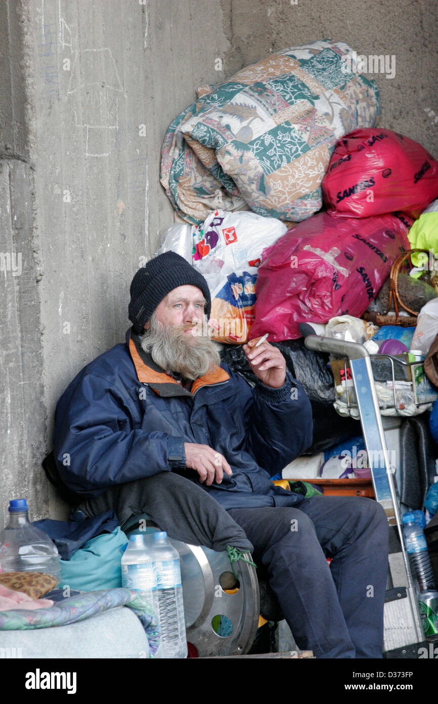 Homeless leave at Piraeus harbour in Greece Stock Photo - Alamy