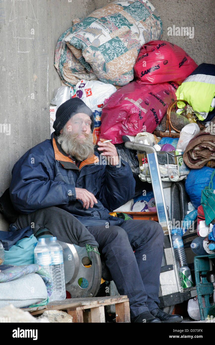 Homeless leave at Piraeus harbour in Greece Stock Photo - Alamy