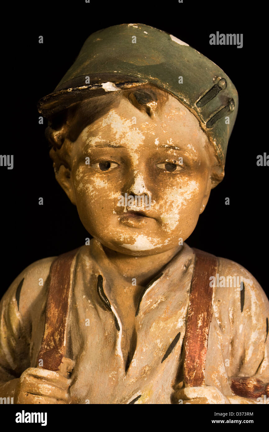 Statue of a boy hi-res stock photography and images - Alamy