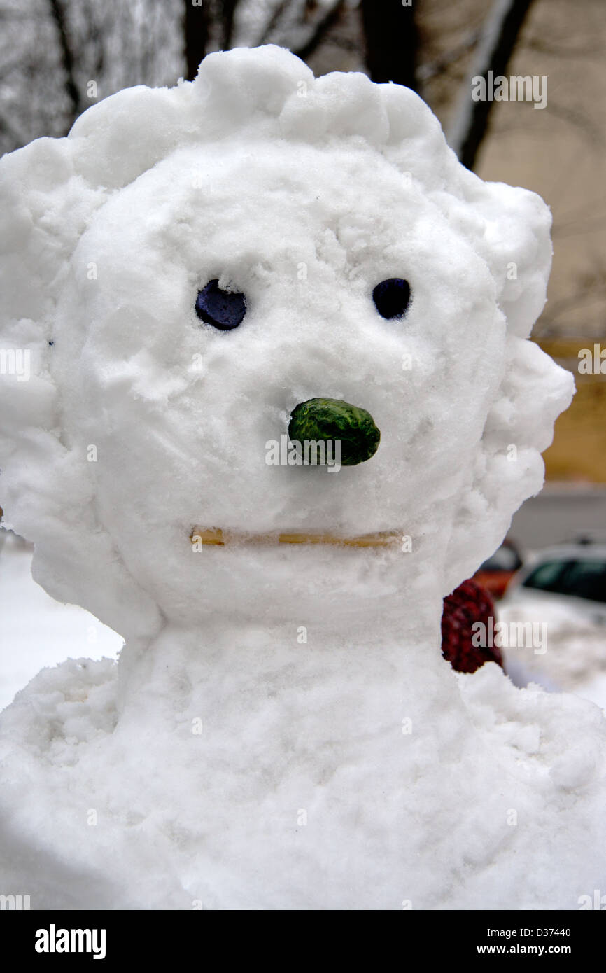 portrait of a sad snowman Stock Photo - Alamy