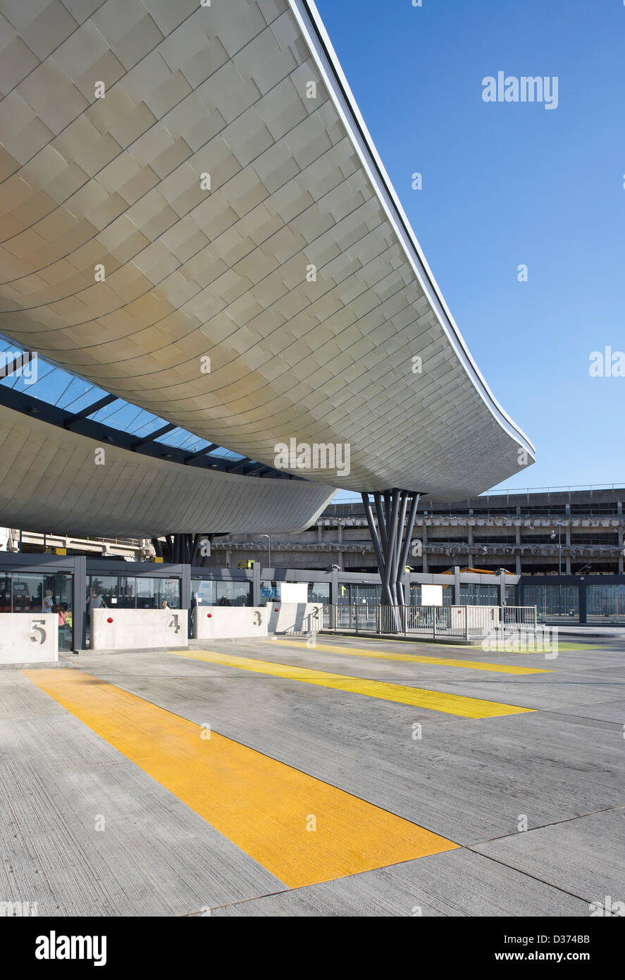 Slough Bus Station, Slough, United Kingdom. Architect: Bblur, 2011 ...