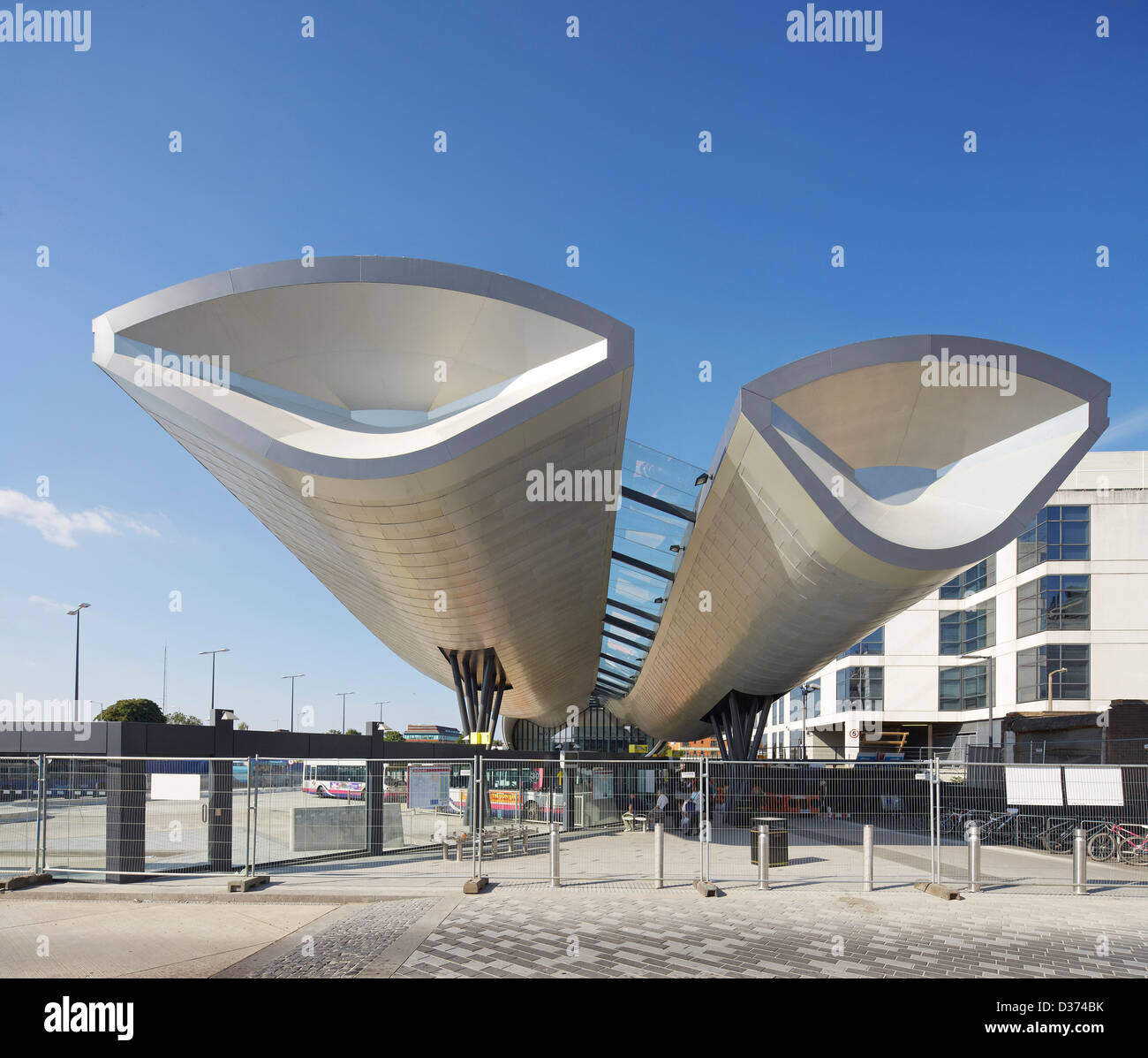 Slough Bus Station, Slough, United Kingdom. Architect: Bblur, 2011 ... Slough Bus Station, Slough, United Kingdom. Architect: Bblur, 2011 ...