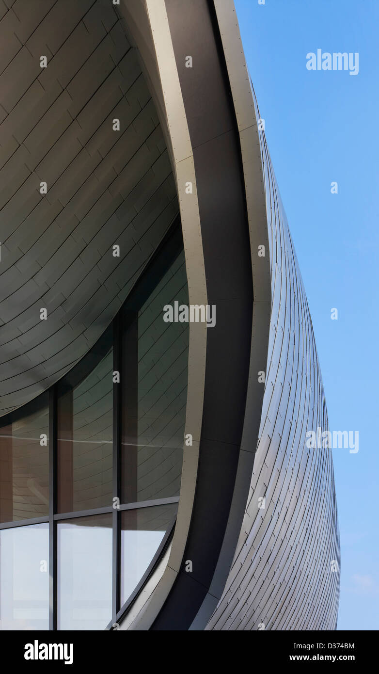 Slough Bus Station, Slough, United Kingdom. Architect: Bblur, 2011 ...