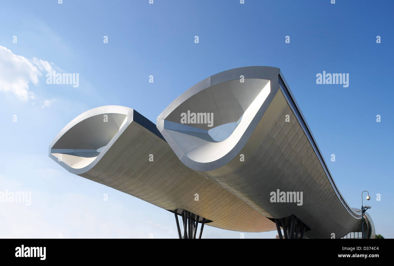 Slough bus station hi-res stock photography and images - Alamy