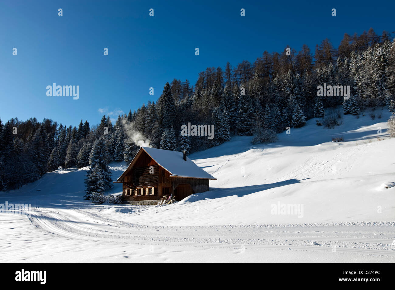 Cabin with chimney hi-res stock photography and images - Alamy
